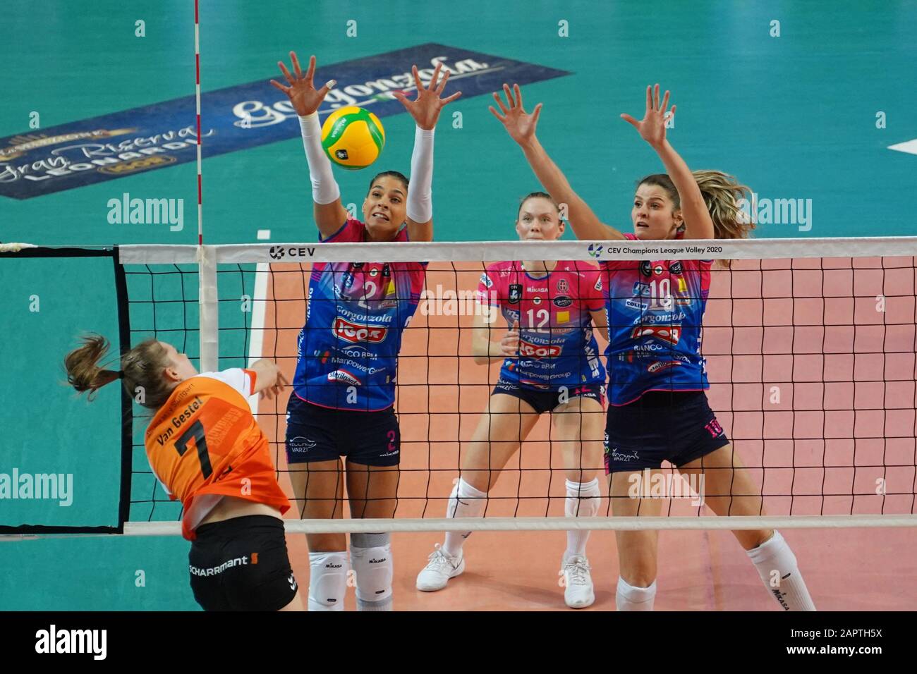 Block von jovana brakocevic -Fotos und -Bildmaterial in hoher Auflösung ...