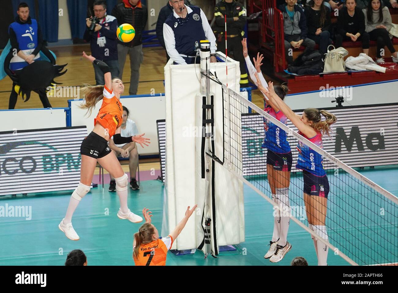 Block von jovana brakocevic -Fotos und -Bildmaterial in hoher Auflösung ...