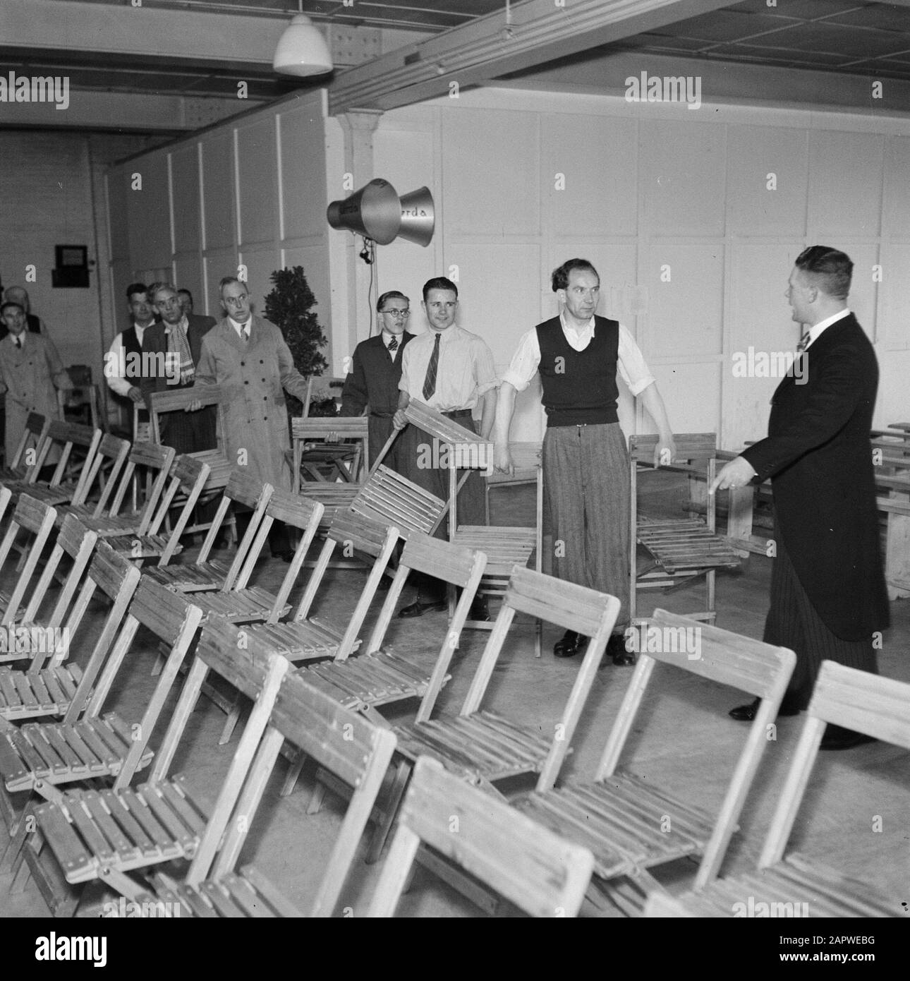 Richterin oder frau, die anweisungen gibt -Fotos und -Bildmaterial in ...