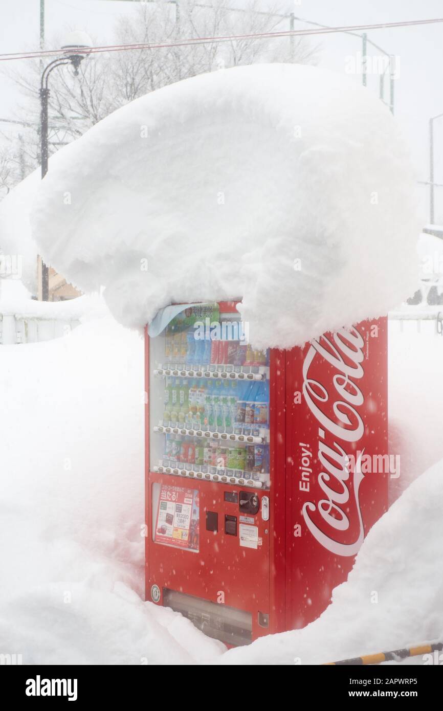 Coca cola vending machine on -Fotos und -Bildmaterial in hoher ...