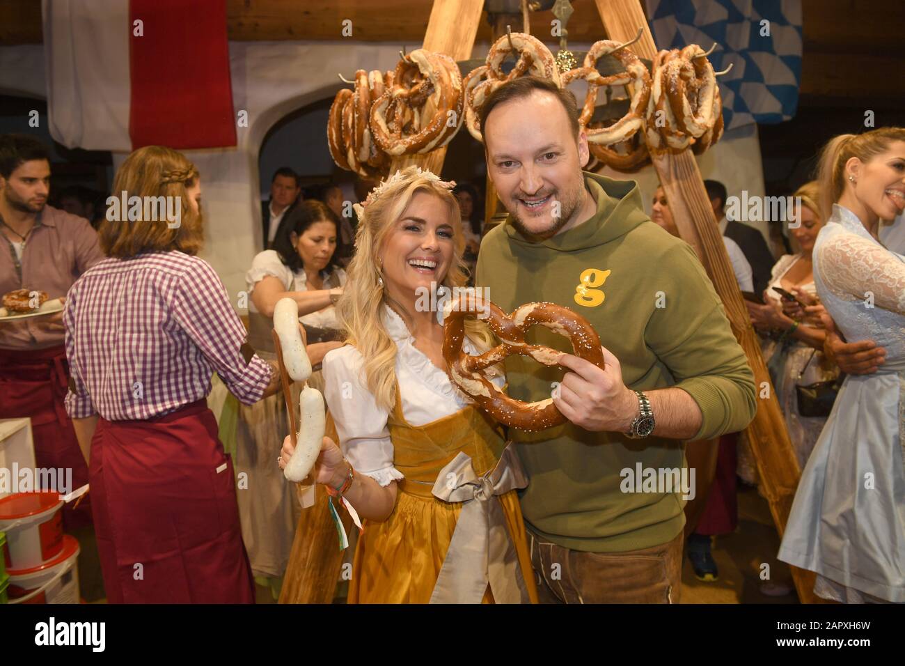 Going Am Wilden Kaiser, Österreich. Januar 2020. Moderatorin Jennifer ...