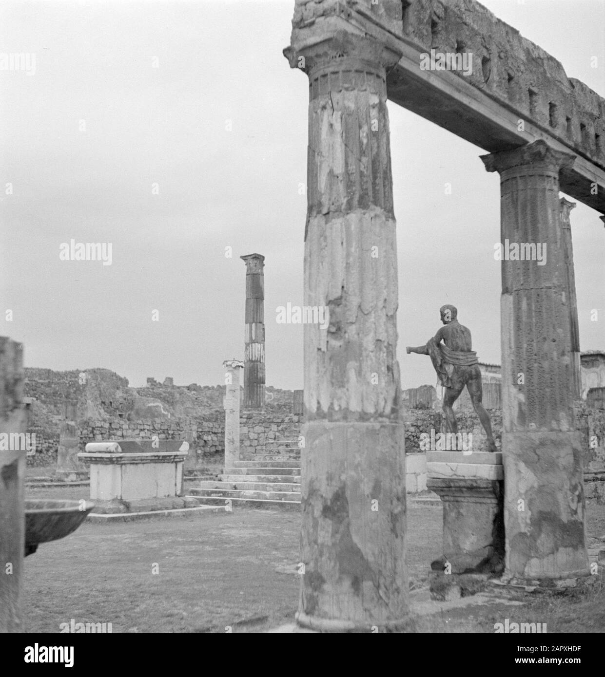 Statue in pompeii italy Schwarzweiß-Stockfotos und -bilder - Alamy