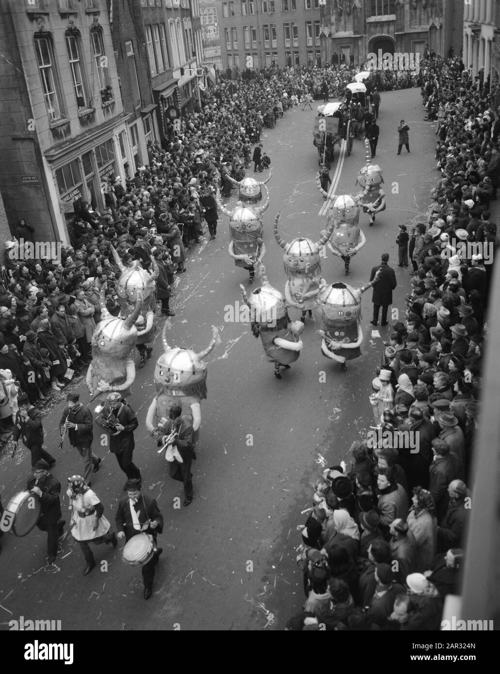 Oeteldonk feiert karneval -Fotos und -Bildmaterial in hoher Auflösung ...
