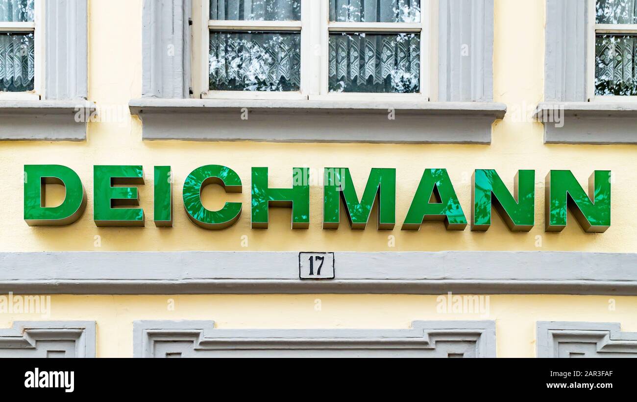 Deichmann zeichen -Fotos und -Bildmaterial in hoher Auflösung – Alamy