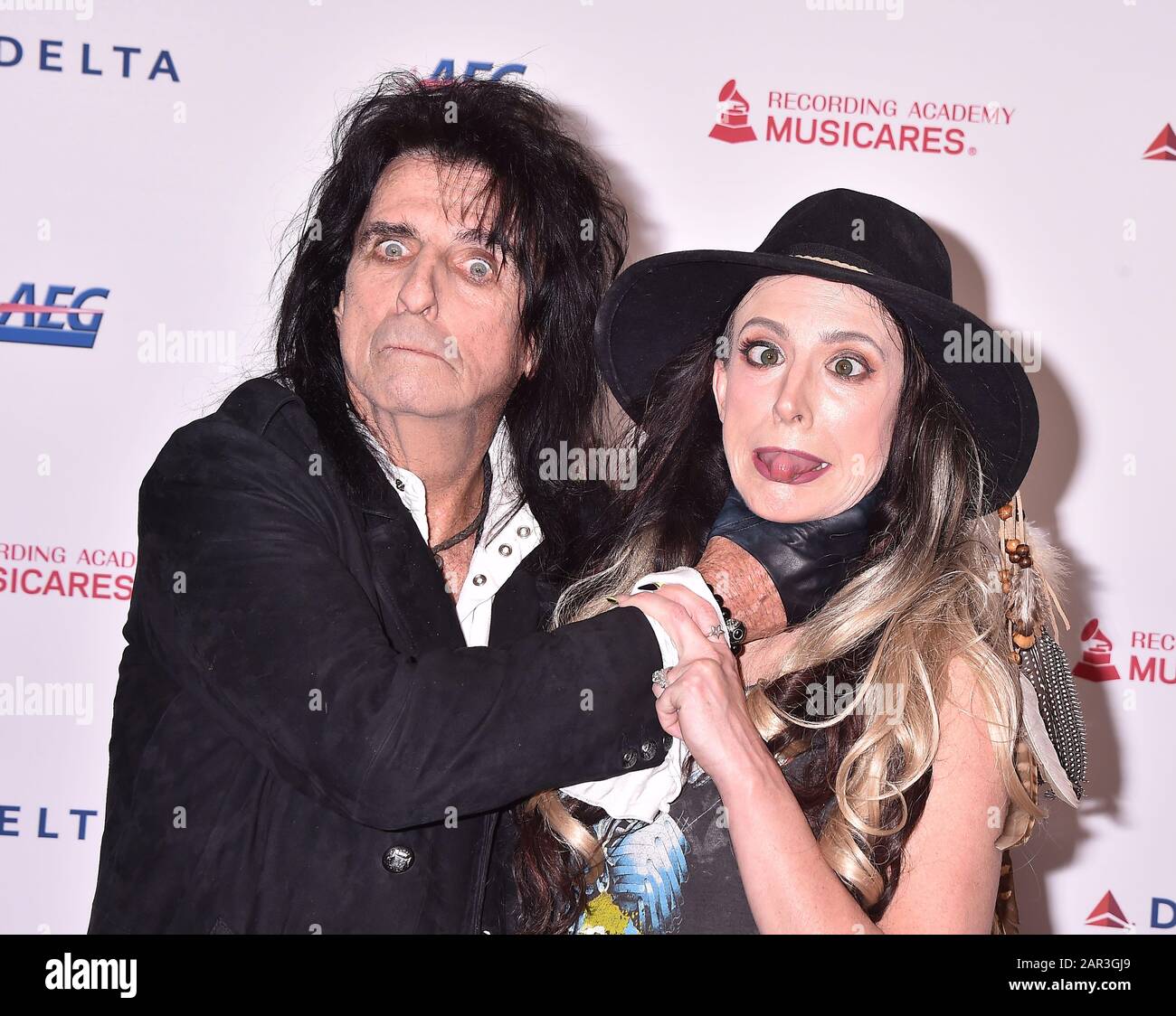 Los ANGELES, CA - 24. JANUAR: Alice Cooper)L) und Calico Cooper nehmen ...