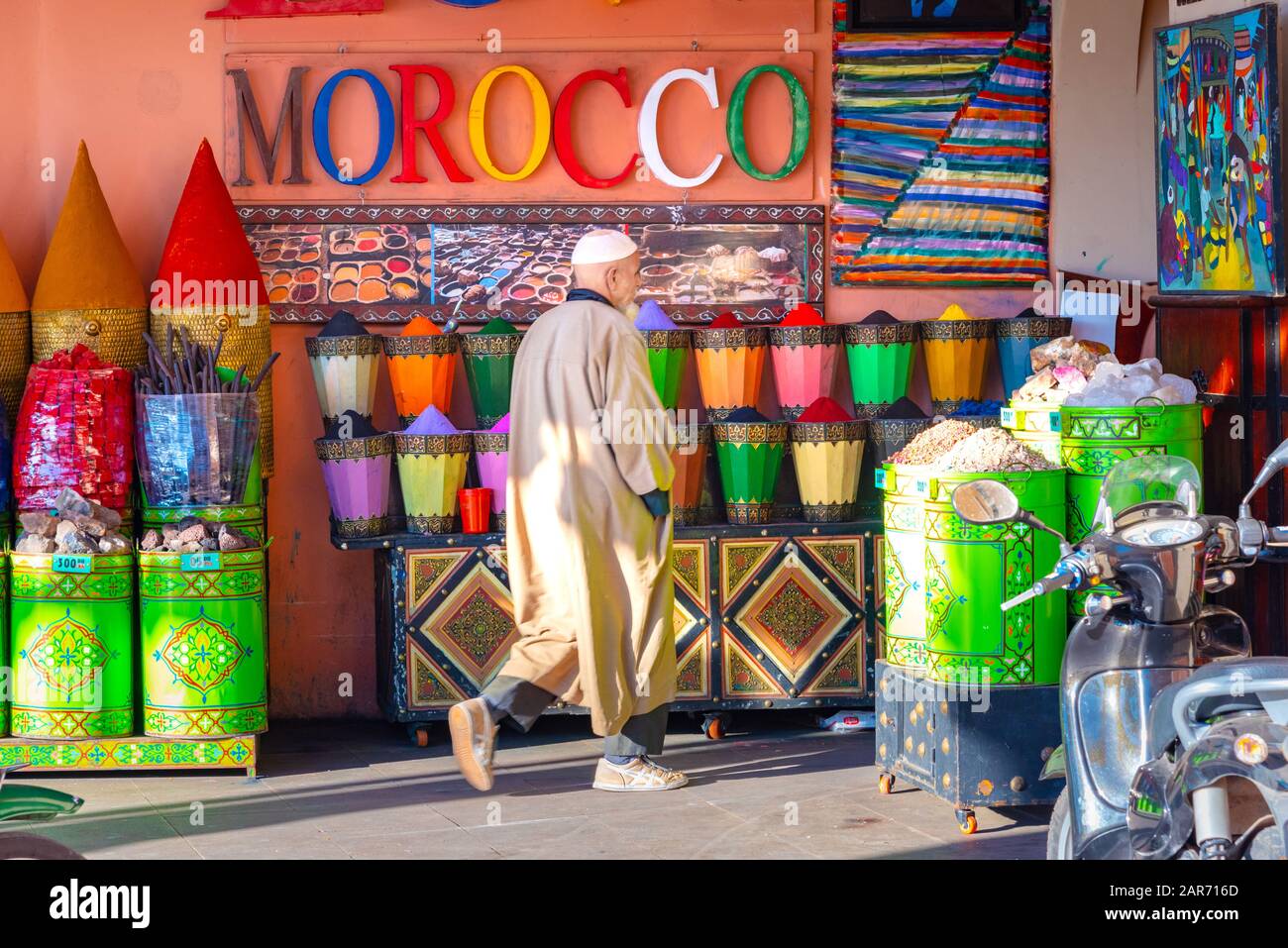 Marokkanischer Markt (Souk) in der Altstadt von Marrakesch, Marokko ...