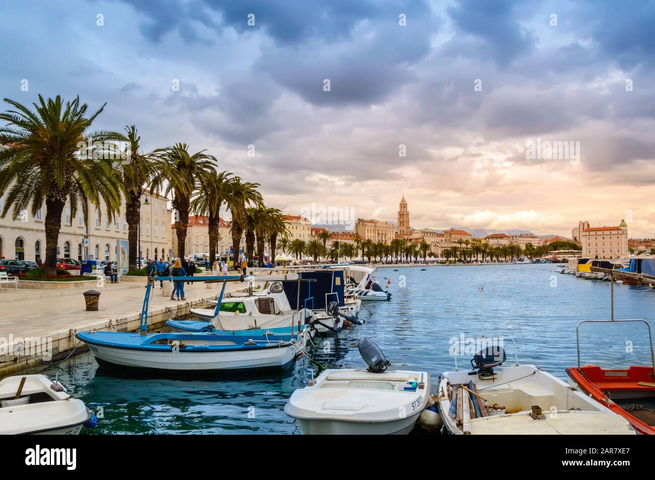 Split riva promenade abend -Fotos und -Bildmaterial in hoher Auflösung ...