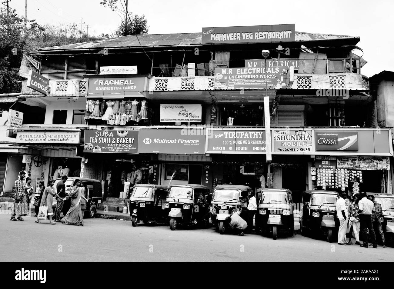 Auto rickshaw stand india -Fotos und -Bildmaterial in hoher Auflösung ...