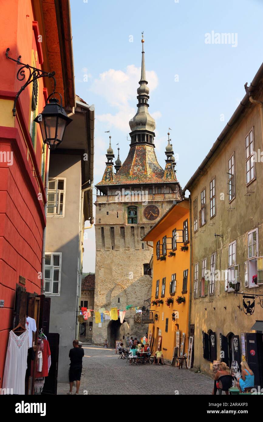 SIGHISOARA, Rumänien - 25. AUGUST 2012: die Menschen besuchen die ...