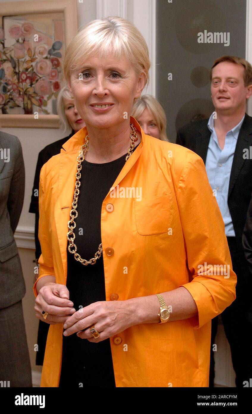 Baronin denise kingsmill -Fotos und -Bildmaterial in hoher Auflösung ...