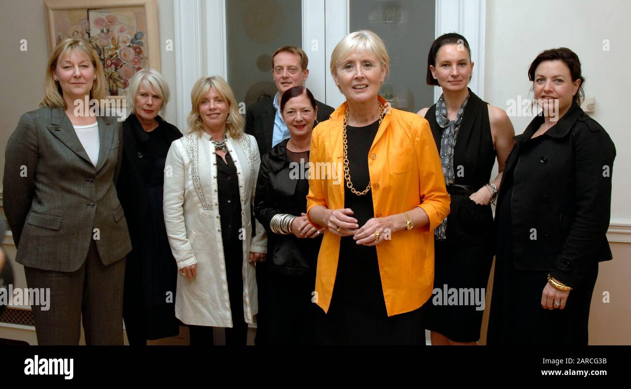 Baronin denise kingsmill -Fotos und -Bildmaterial in hoher Auflösung ...