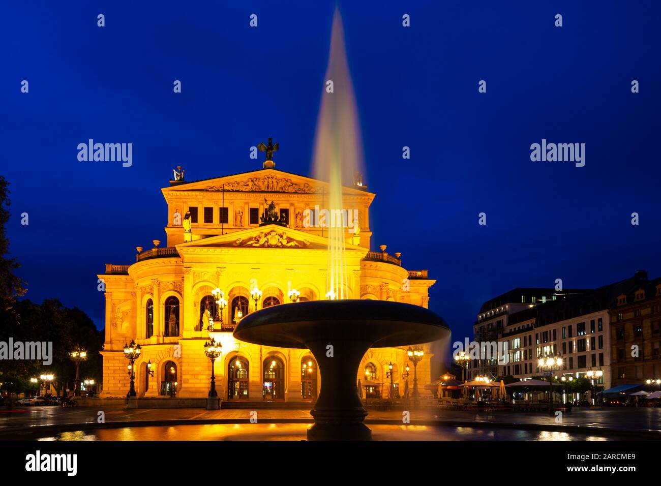 Frankfurt alte oper opernplatz -Fotos und -Bildmaterial in hoher ...