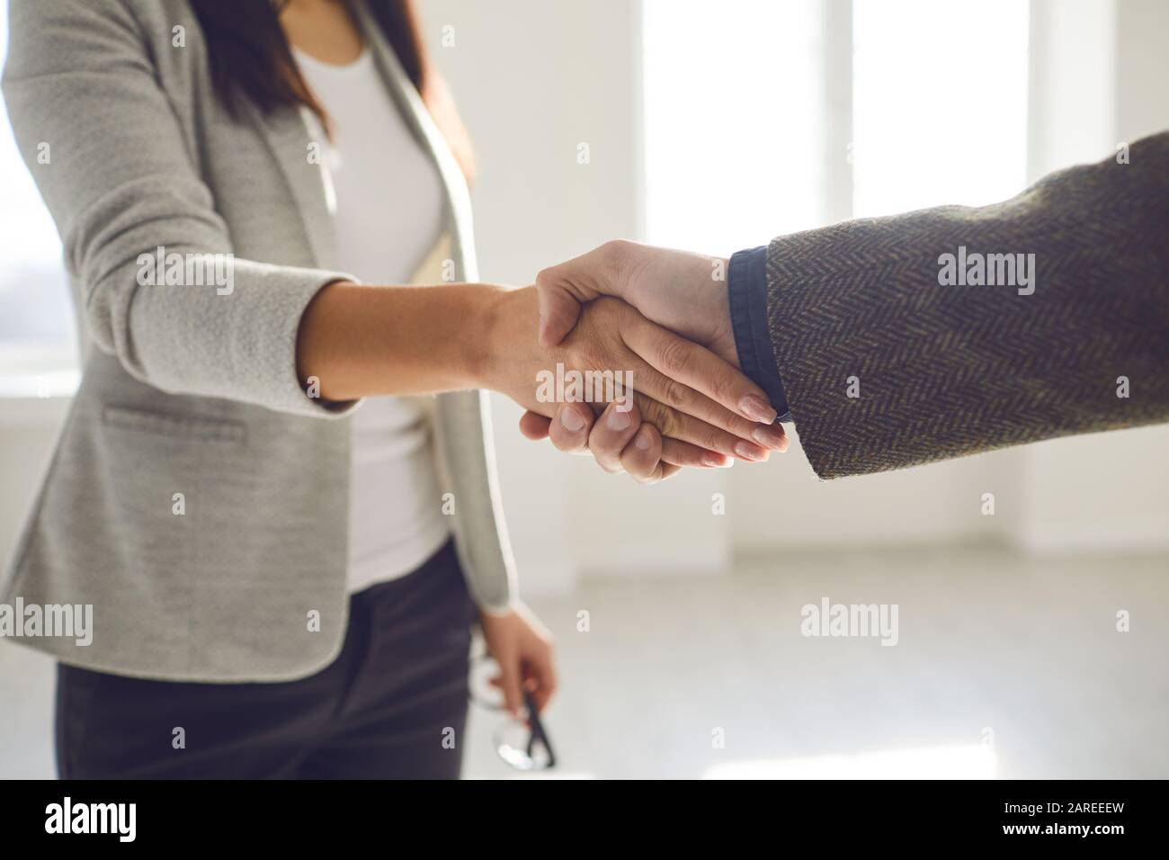 Handschlag Handschlag Stockfotos und -bilder Kaufen - Alamy