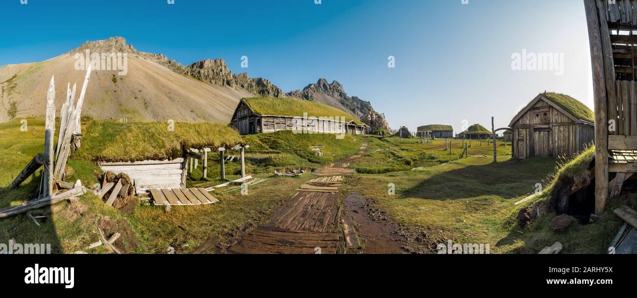 Panorama das wikingerdorf in Stokksnes, Island mit Vestrahorn-Berg im ...