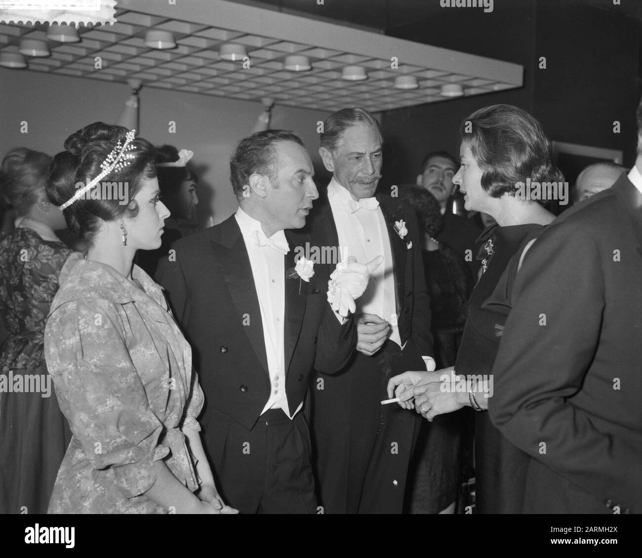 Ingrid Bergmann besucht die Show My fair Lady. Margriet de Groot, Wim ...