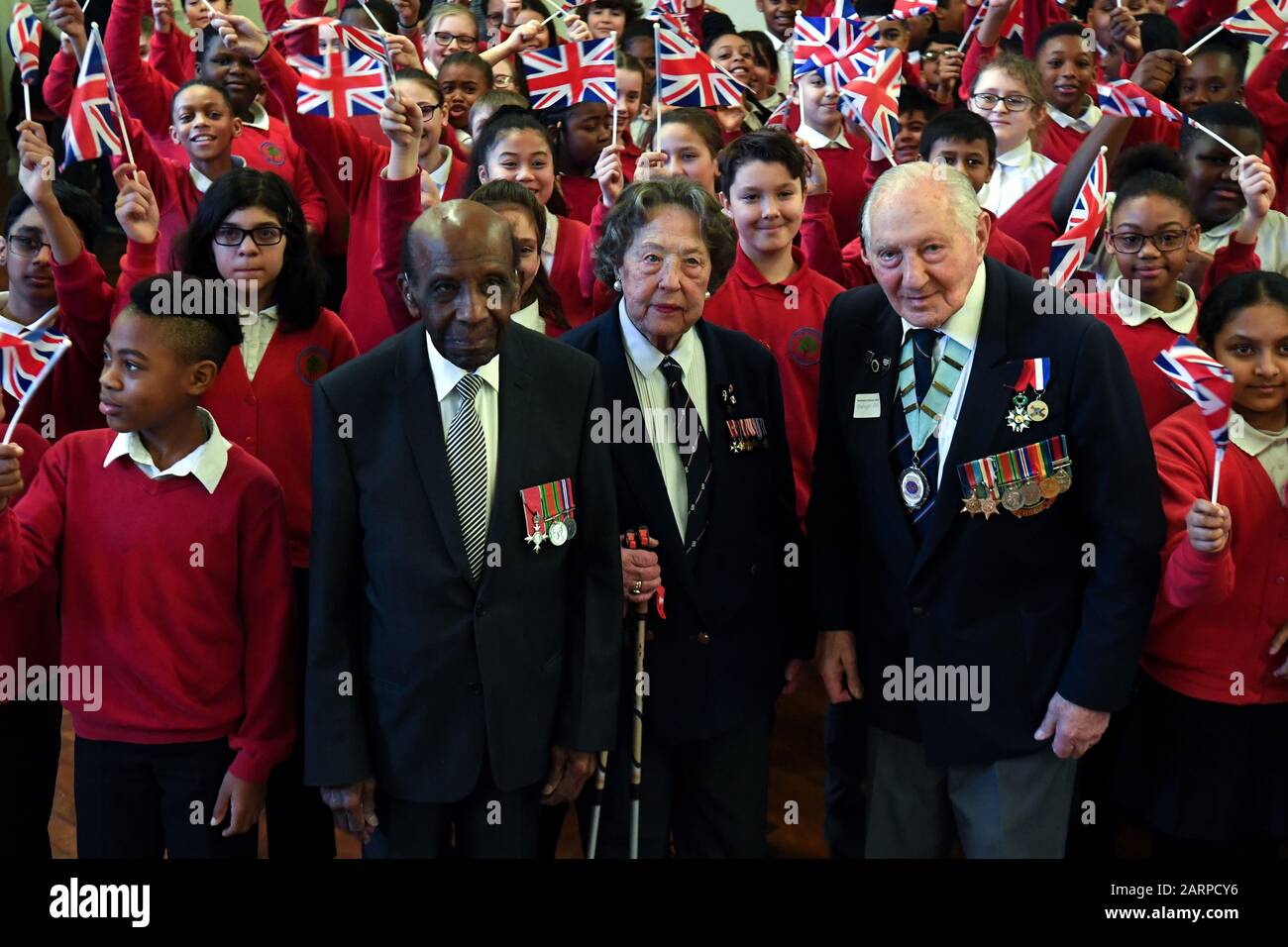 Von links nach rechts ww2 veteranen mervyn kerch -Fotos und ...