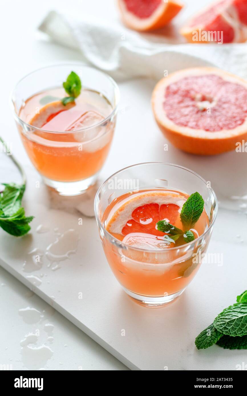 Grapefruit party -Fotos und -Bildmaterial in hoher Auflösung – Alamy