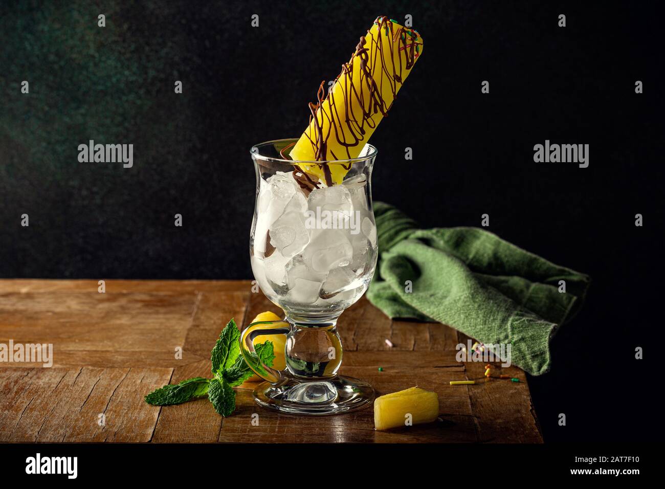 Ananas eis am stiel -Fotos und -Bildmaterial in hoher Auflösung – Alamy