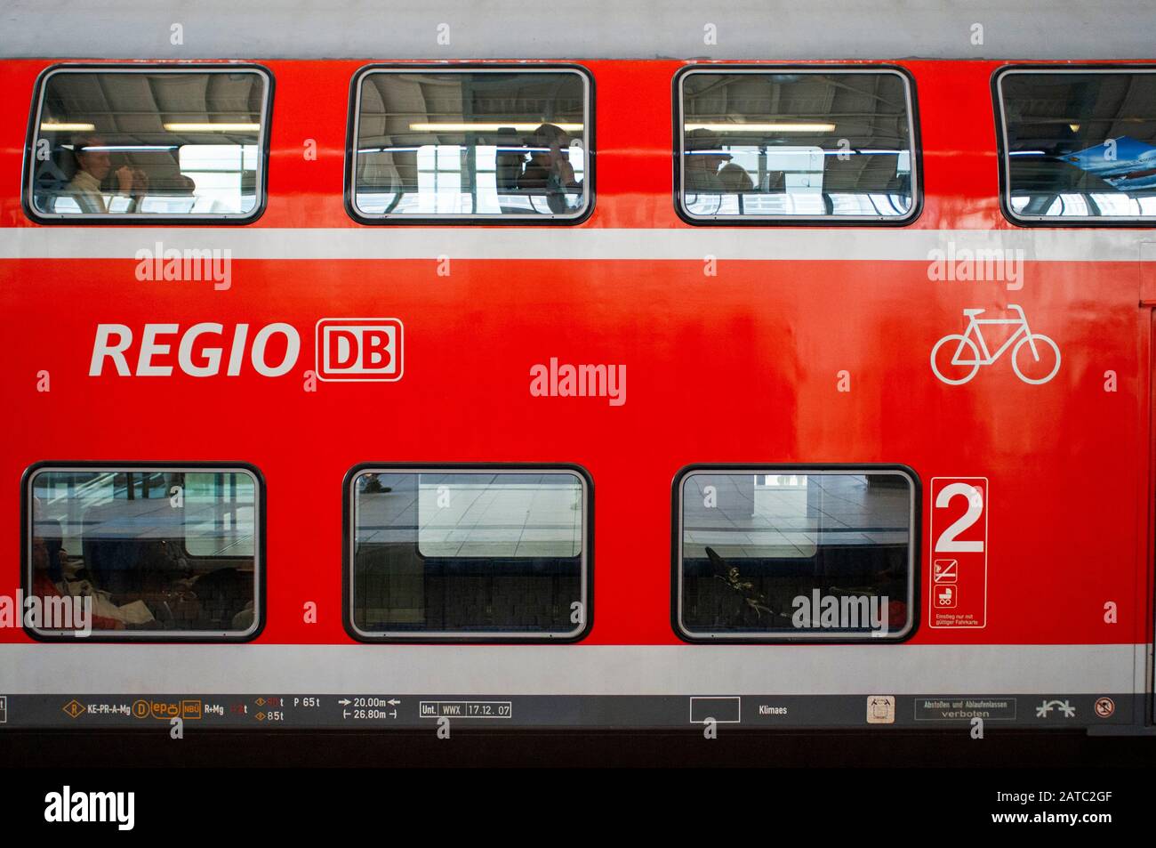 Regionalzug berlin -Fotos und -Bildmaterial in hoher Auflösung – Alamy