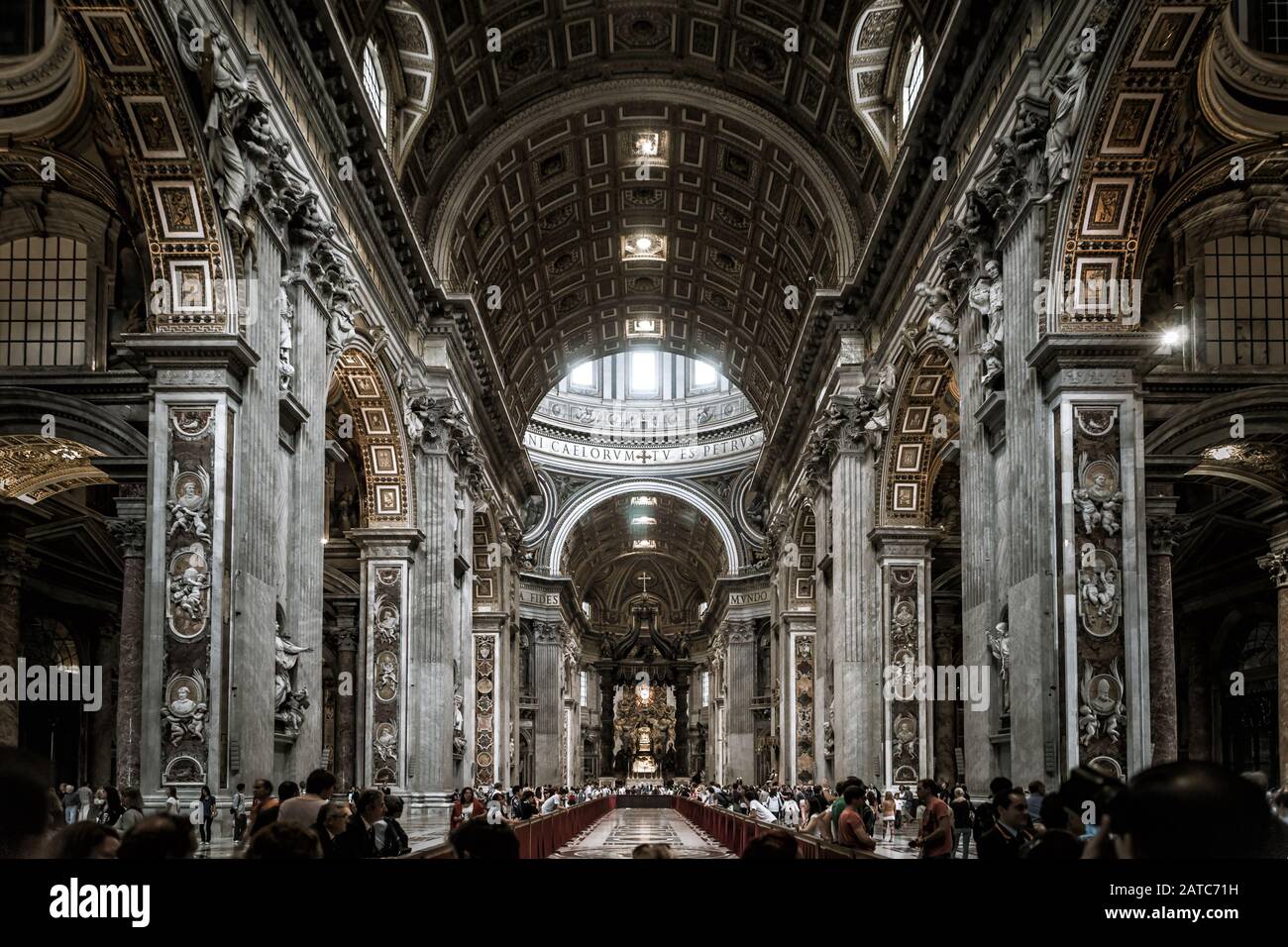 Basilica di san pietro innen -Fotos und -Bildmaterial in hoher ...