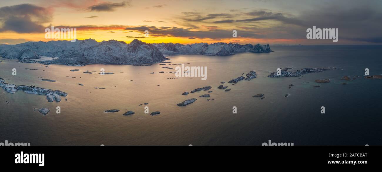Skaland senja troms norwegen -Fotos und -Bildmaterial in hoher ...