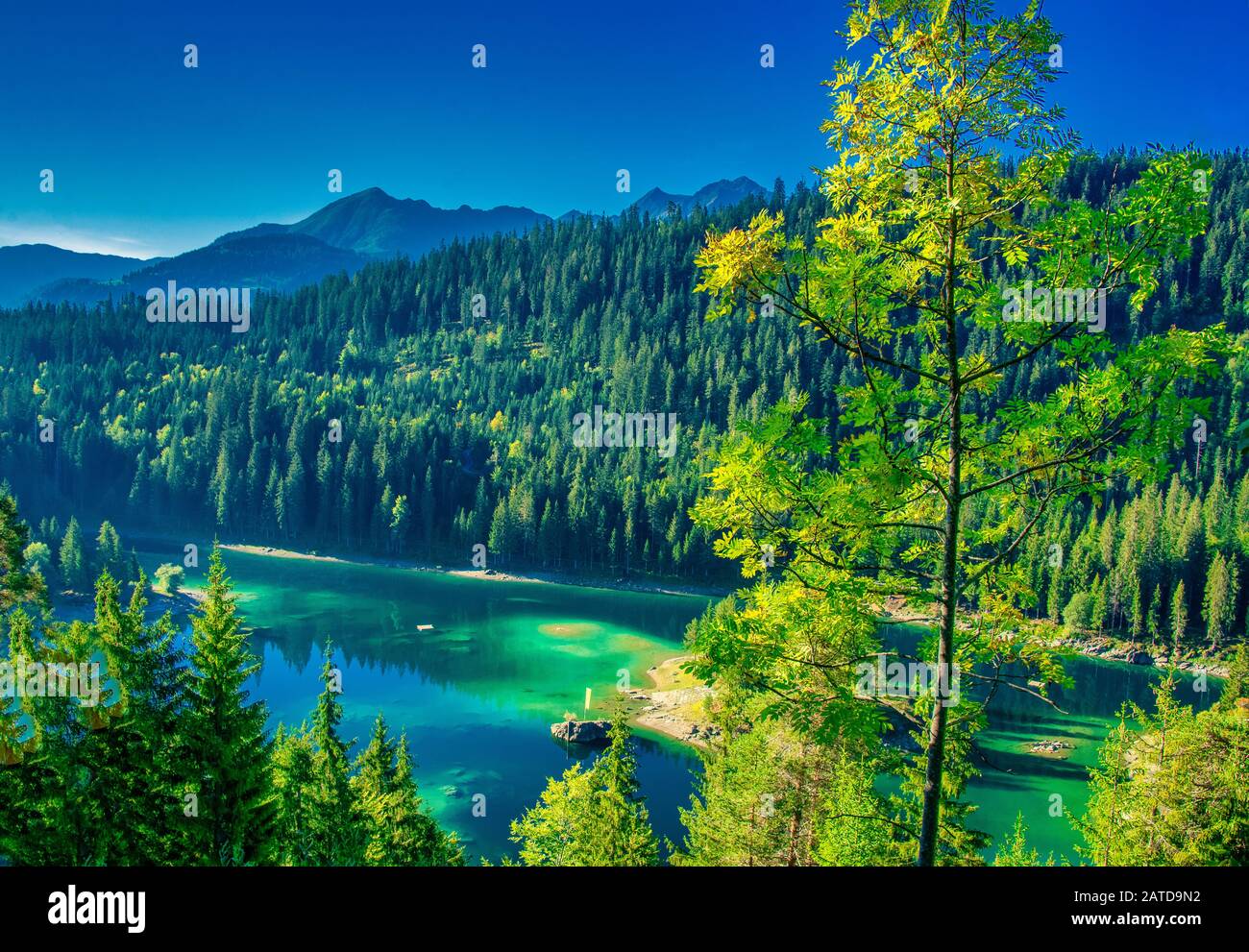 Caumasee see -Fotos und -Bildmaterial in hoher Auflösung – Alamy