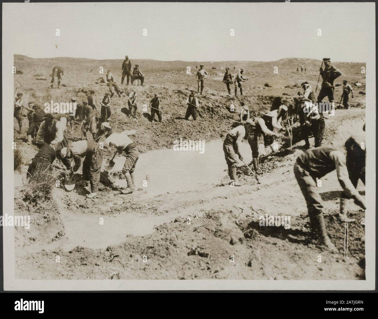 Beschreibung der Salonica-Front: Arbeitskampf-Bataillone bei der Arbeit ...
