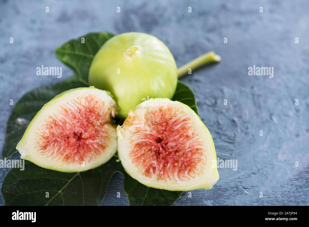 Reife Feigen Essen Stockfotos und -bilder Kaufen - Alamy