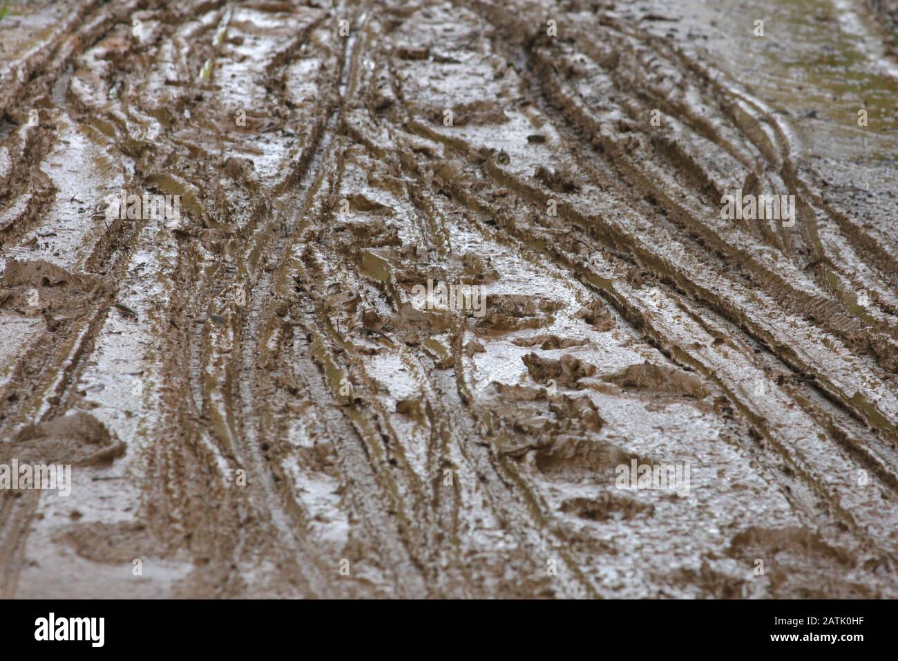 Rutschige schlammspuren -Fotos und -Bildmaterial in hoher Auflösung – Alamy