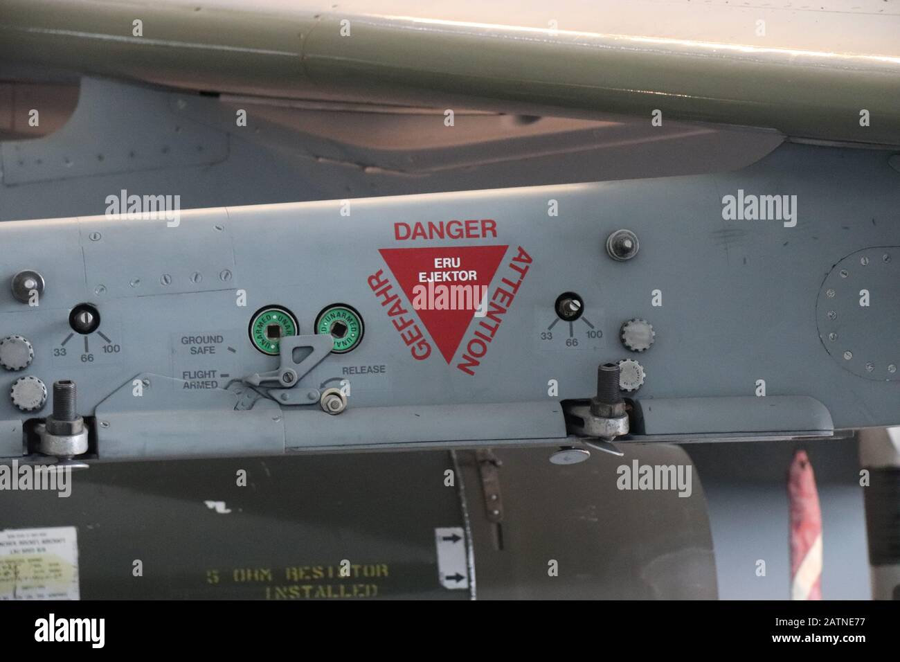 Aircraft Warning Signs Stockfotos und -bilder Kaufen - Alamy