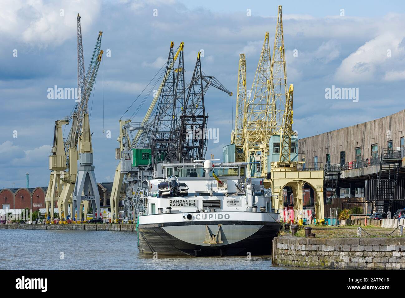 Blauer containerschiffhafen von antwerpen -Fotos und -Bildmaterial in hoher Auflösung – Alamy