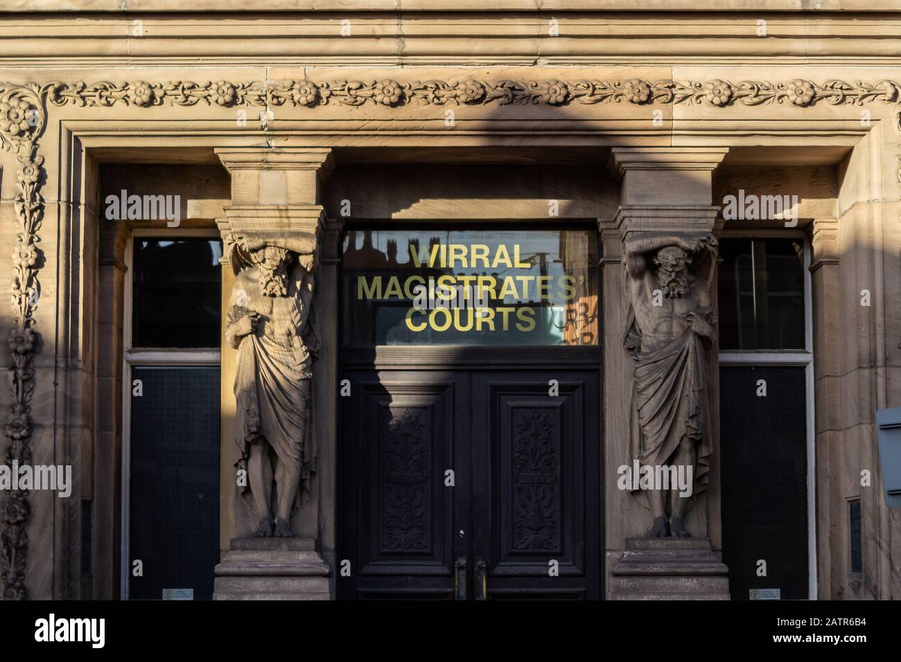 Wirral magistrates court -Fotos und -Bildmaterial in hoher Auflösung ...