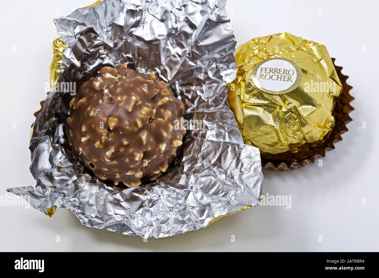 Ferrero rocher gold box Stockfotos und -bilder Kaufen - Alamy