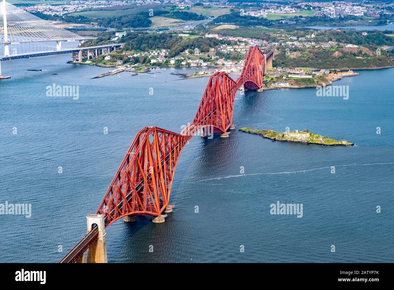 Forth bridge aerial -Fotos und -Bildmaterial in hoher Auflösung – Alamy