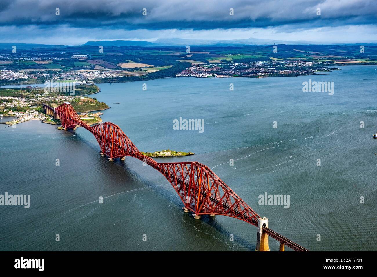 Forth bridge aerial -Fotos und -Bildmaterial in hoher Auflösung – Alamy