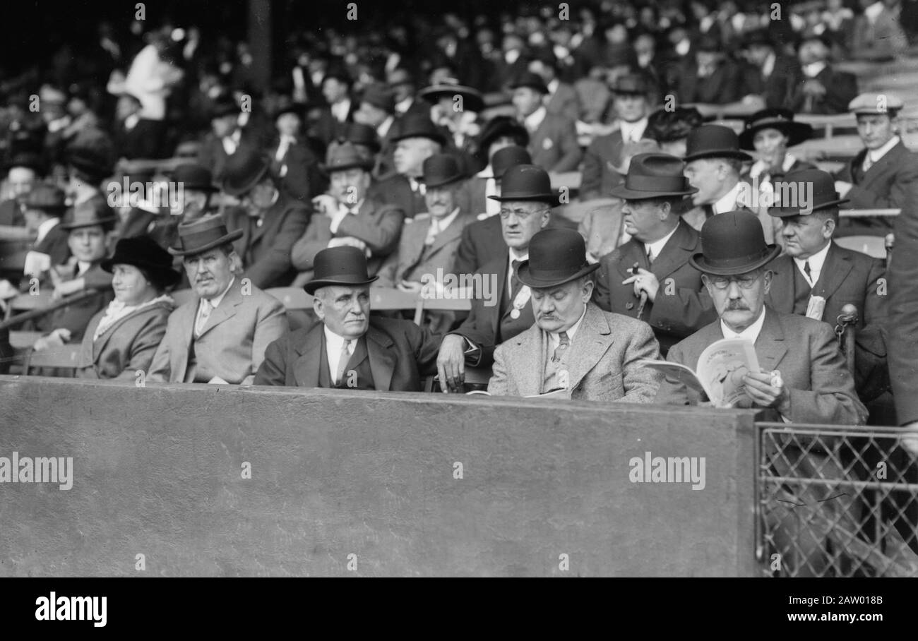 Baseball-Manager Edward J. McKeever (Brooklyn NL) und Ehefrau, Ben ...