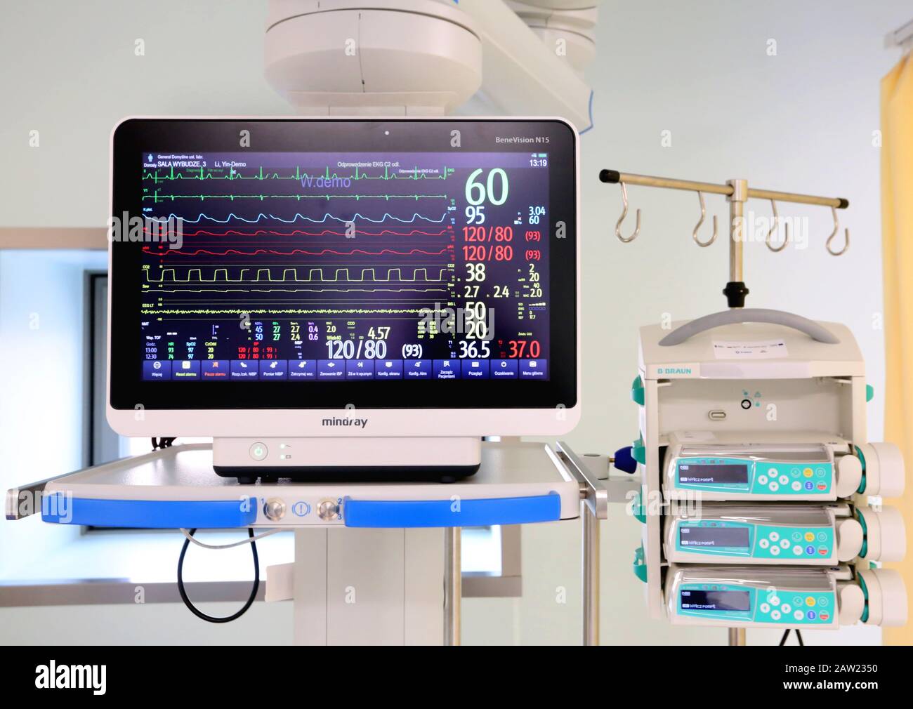 Herzmonitor Vitalfunktionen Fotos Und Bildmaterial In Hoher Aufl sung herzmonitor-vitalfunktionen-fotos-und-bildmaterial-in-hoher-aufl-sung