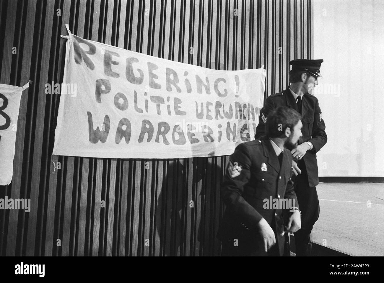 Zweitausend polizisten -Fotos und -Bildmaterial in hoher Auflösung – Alamy