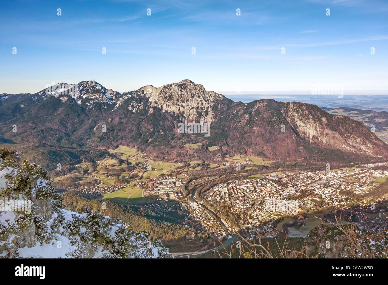 Blick über die Stadt Bad Reichenhall, Deutschland - vom Berg ...