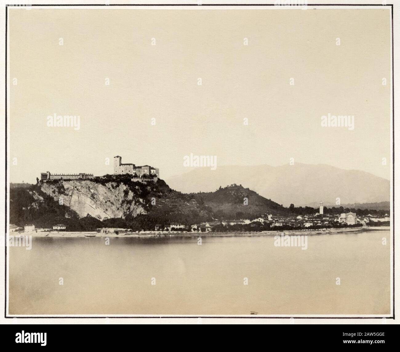 Lago maggiore angera castello -Fotos und -Bildmaterial in hoher ...