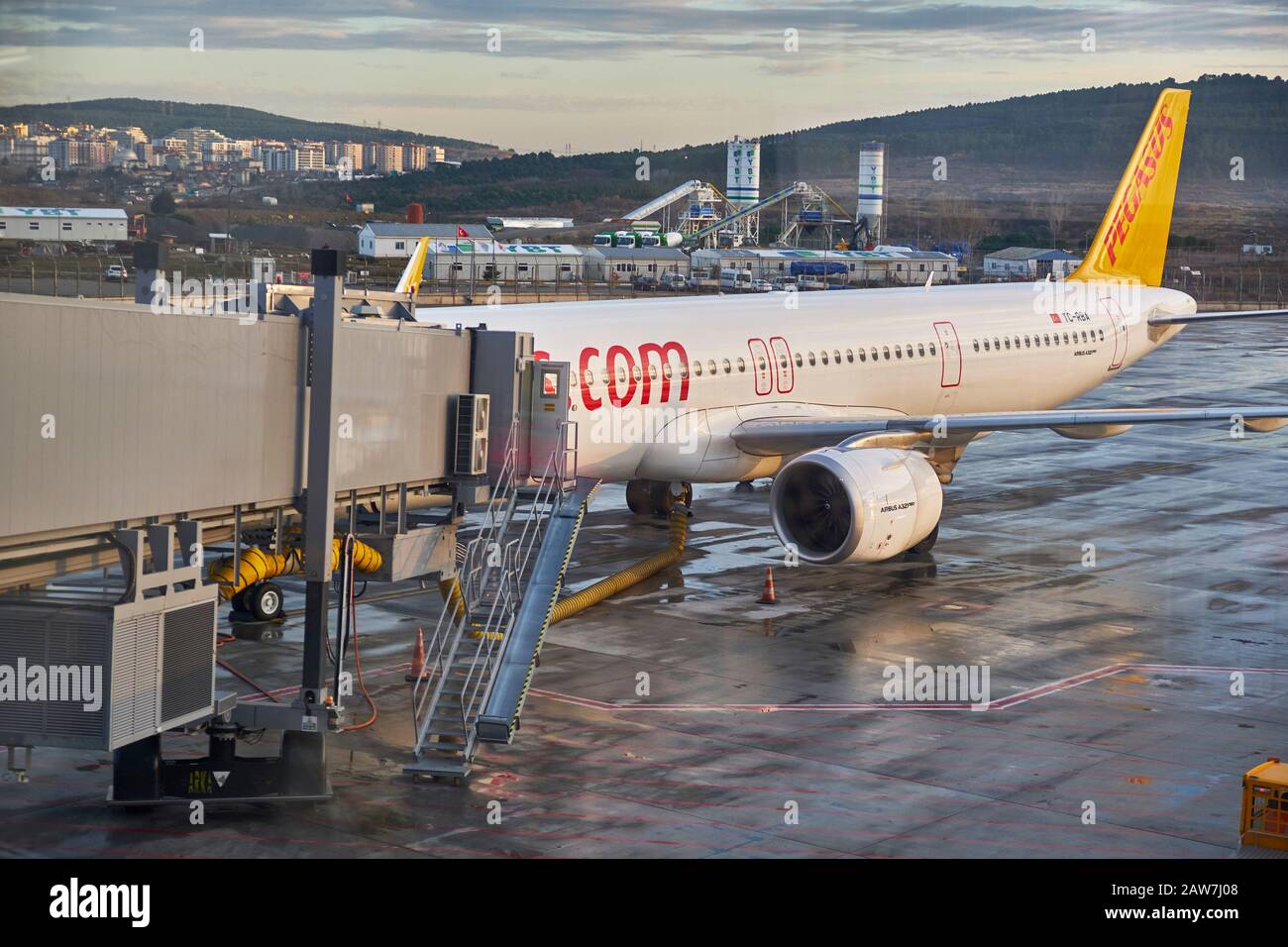 Pegasus airbus a320 -Fotos und -Bildmaterial in hoher Auflösung - Seite 2 - Alamy