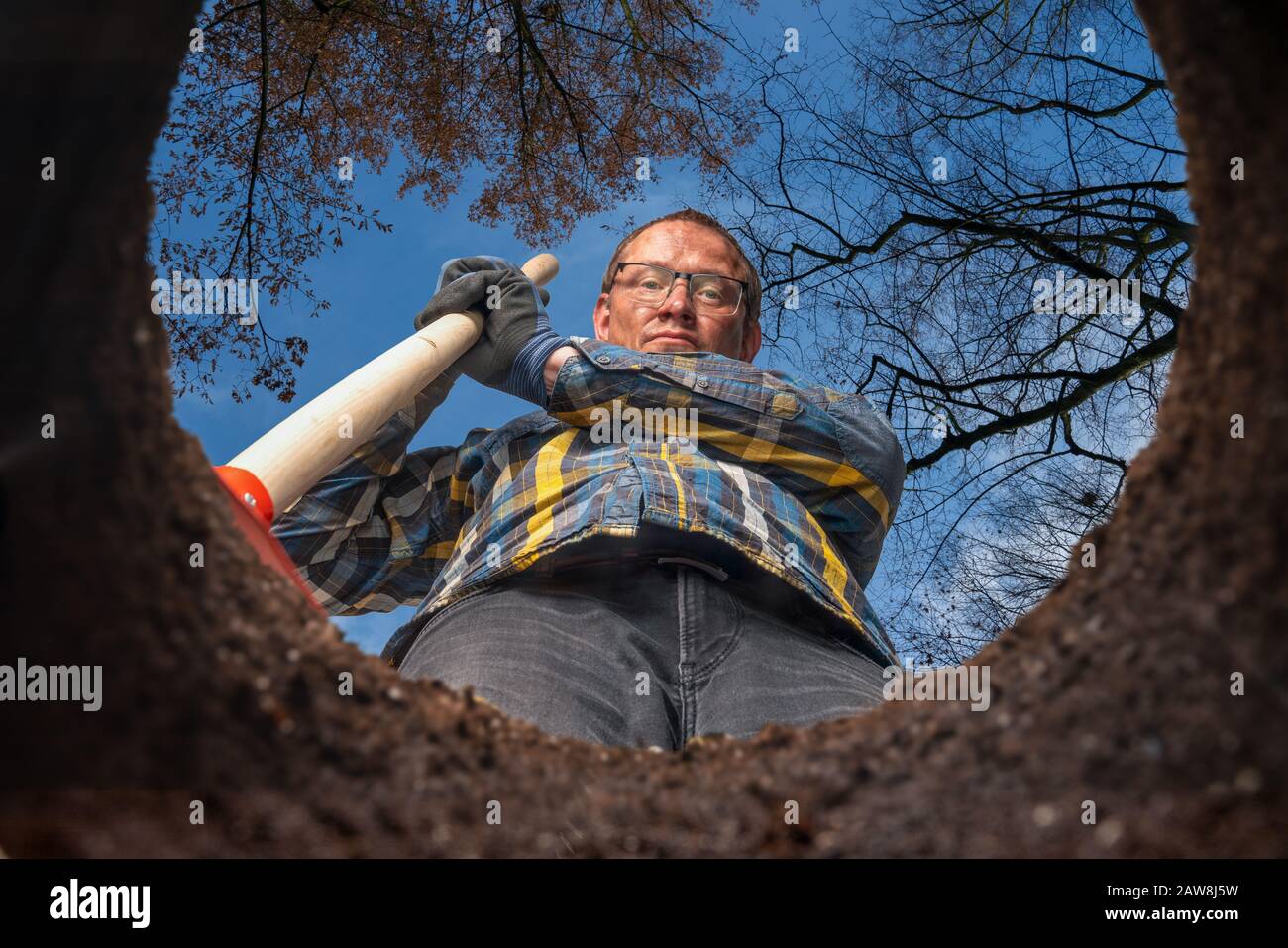 Im freien graben -Fotos und -Bildmaterial in hoher Auflösung – Alamy