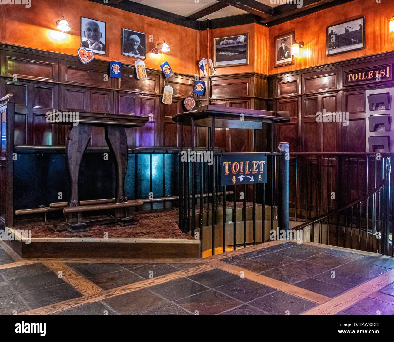 Traditional irish pub interior -Fotos und -Bildmaterial in hoher ...