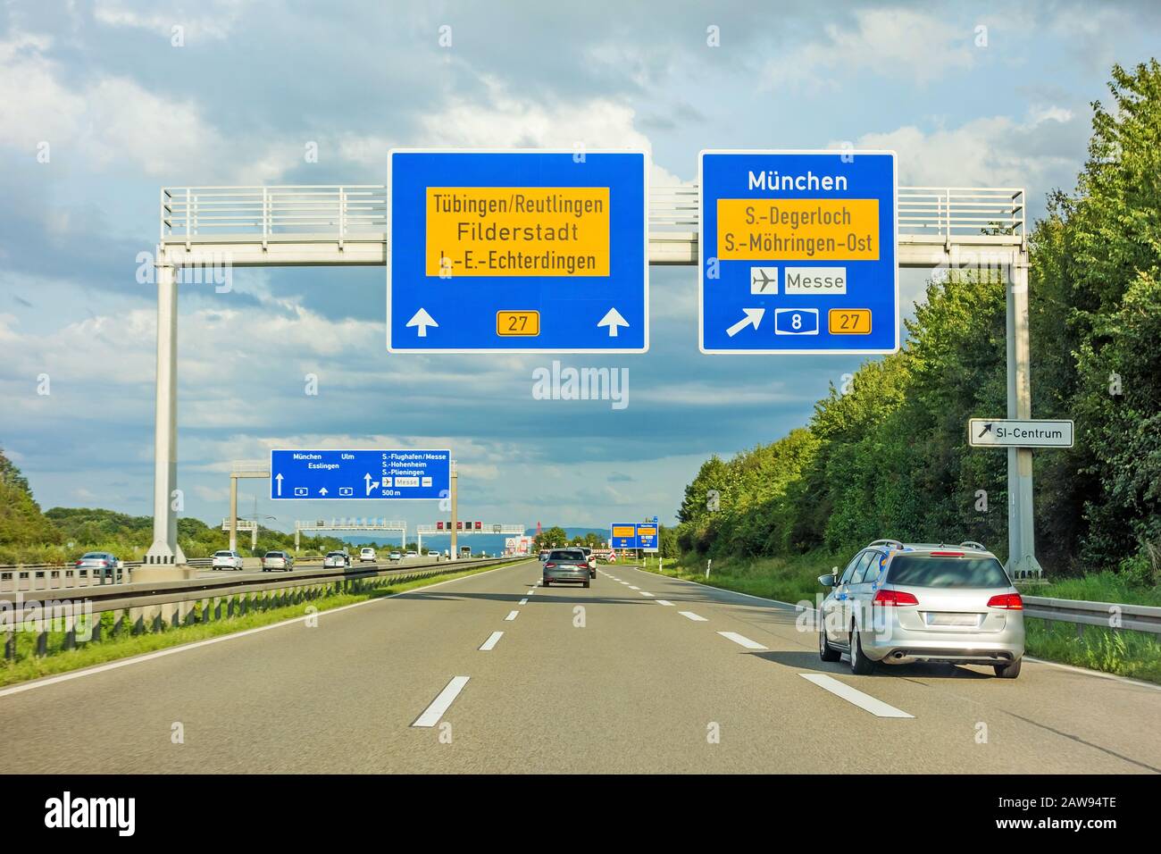 Autobahnabfahrt (Autobahn A8 / Bundesstraße B27) Richtung Tubingen ...