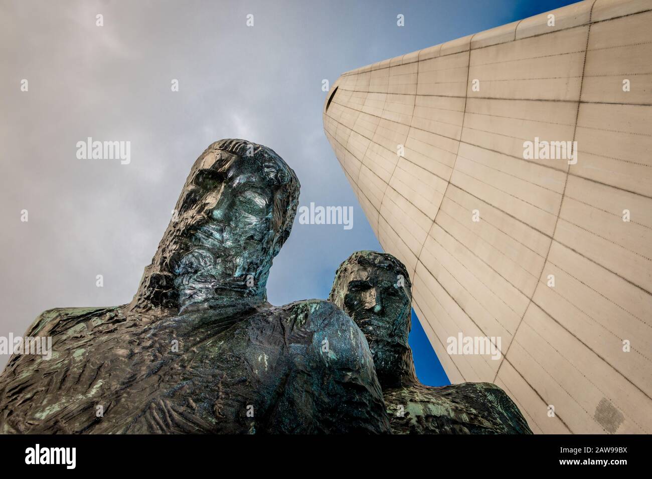 Denkmal für die Handelsmarine in Rotterdam am Fluss Denkmal für die Handelsmarine in Rotterdam am Fluss