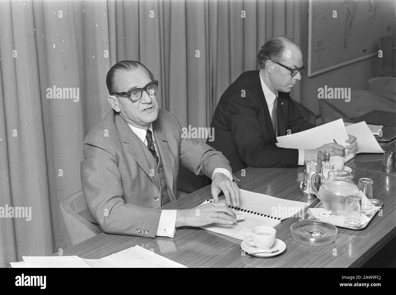 Pressekonferenz in den Haag, nachdem die kommission Winsemius Line A ...
