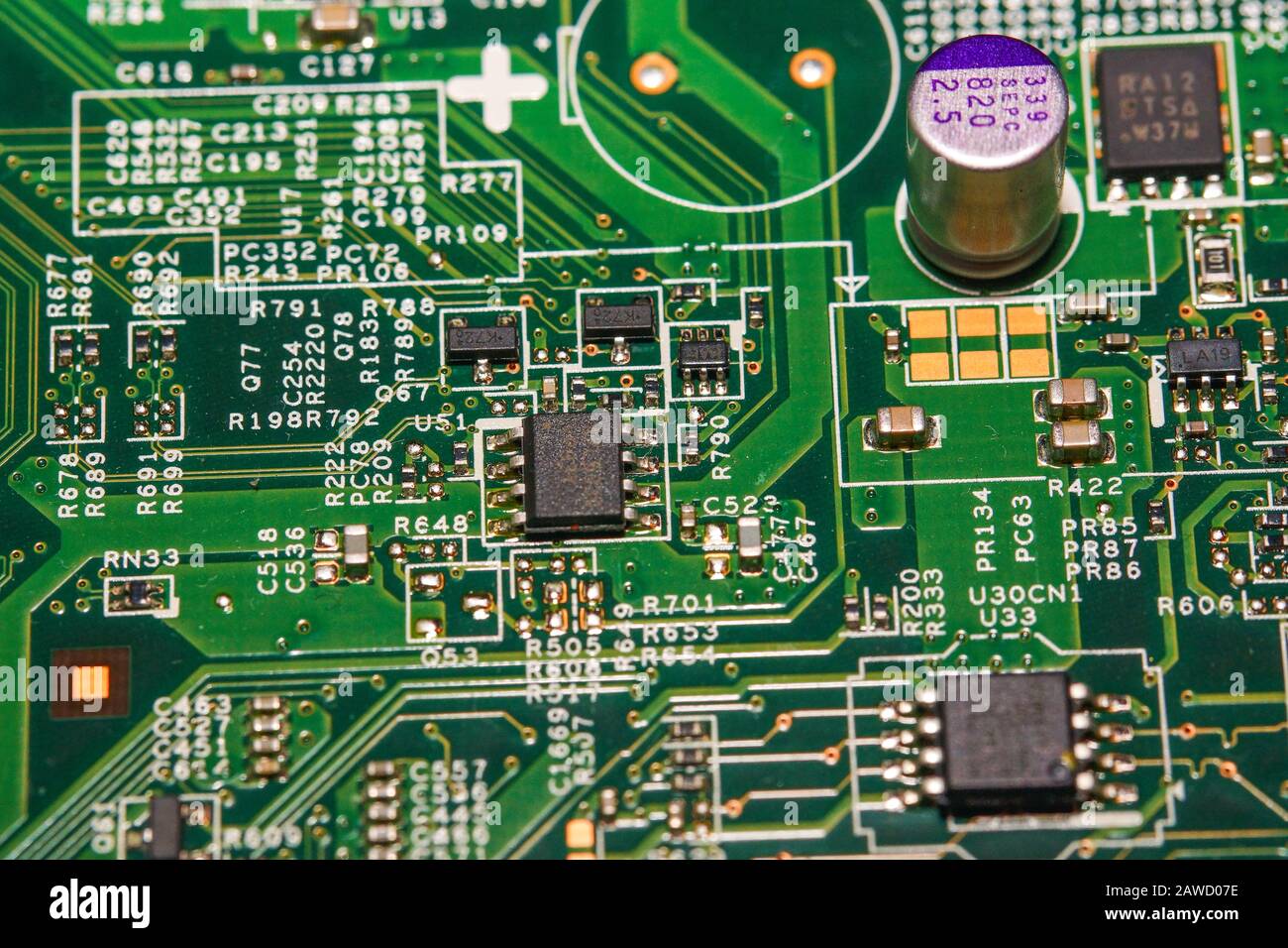 Technologie tech leiterplatte -Fotos und -Bildmaterial in hoher ...