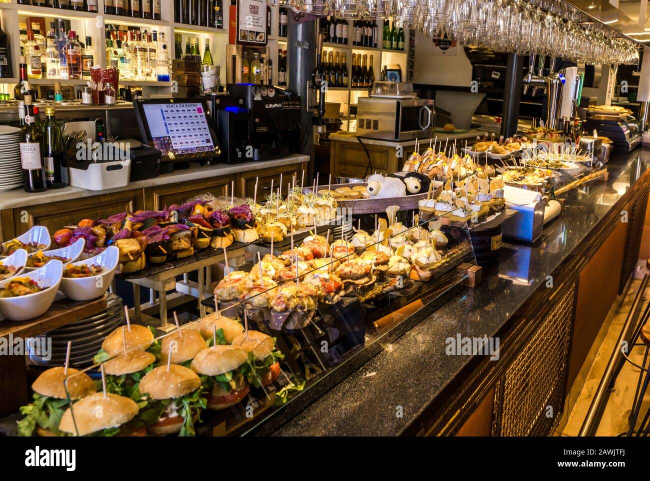 Tapas bar bilbao -Fotos und -Bildmaterial in hoher Auflösung – Alamy