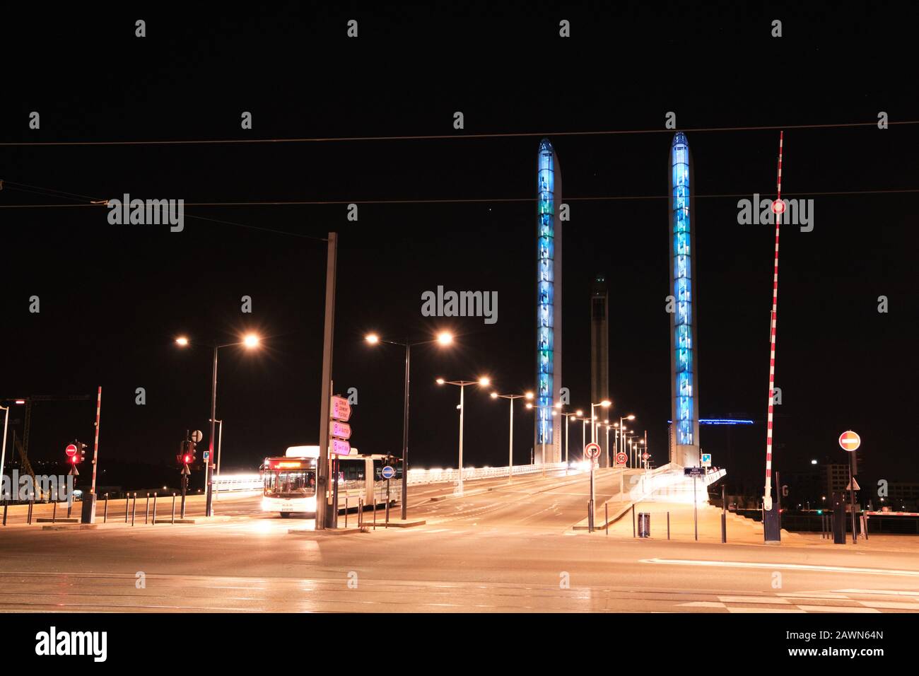 Jacques chaban delmas bridge -Fotos und -Bildmaterial in hoher ...