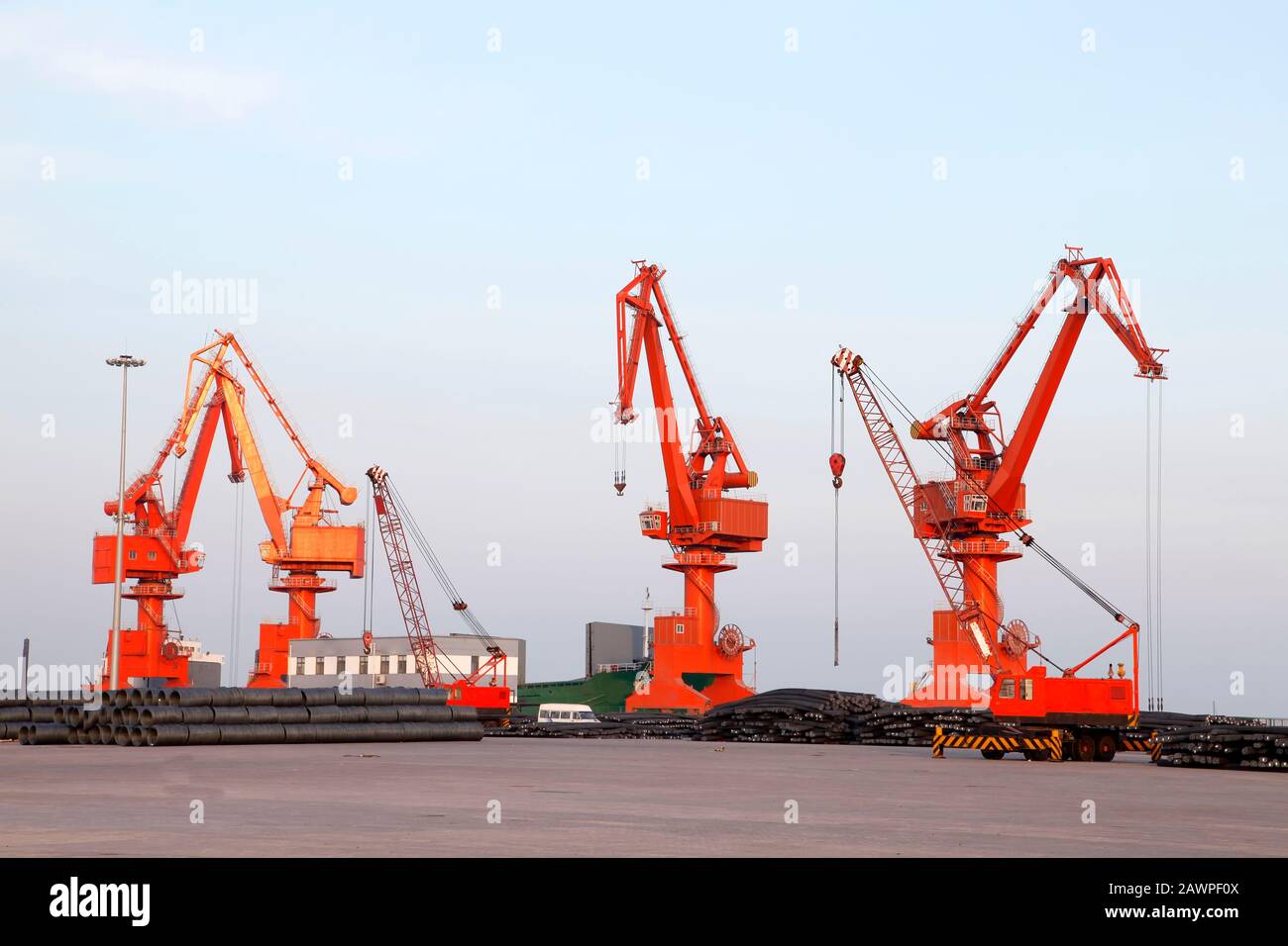 Portal crane -Fotos und -Bildmaterial in hoher Auflösung – Alamy